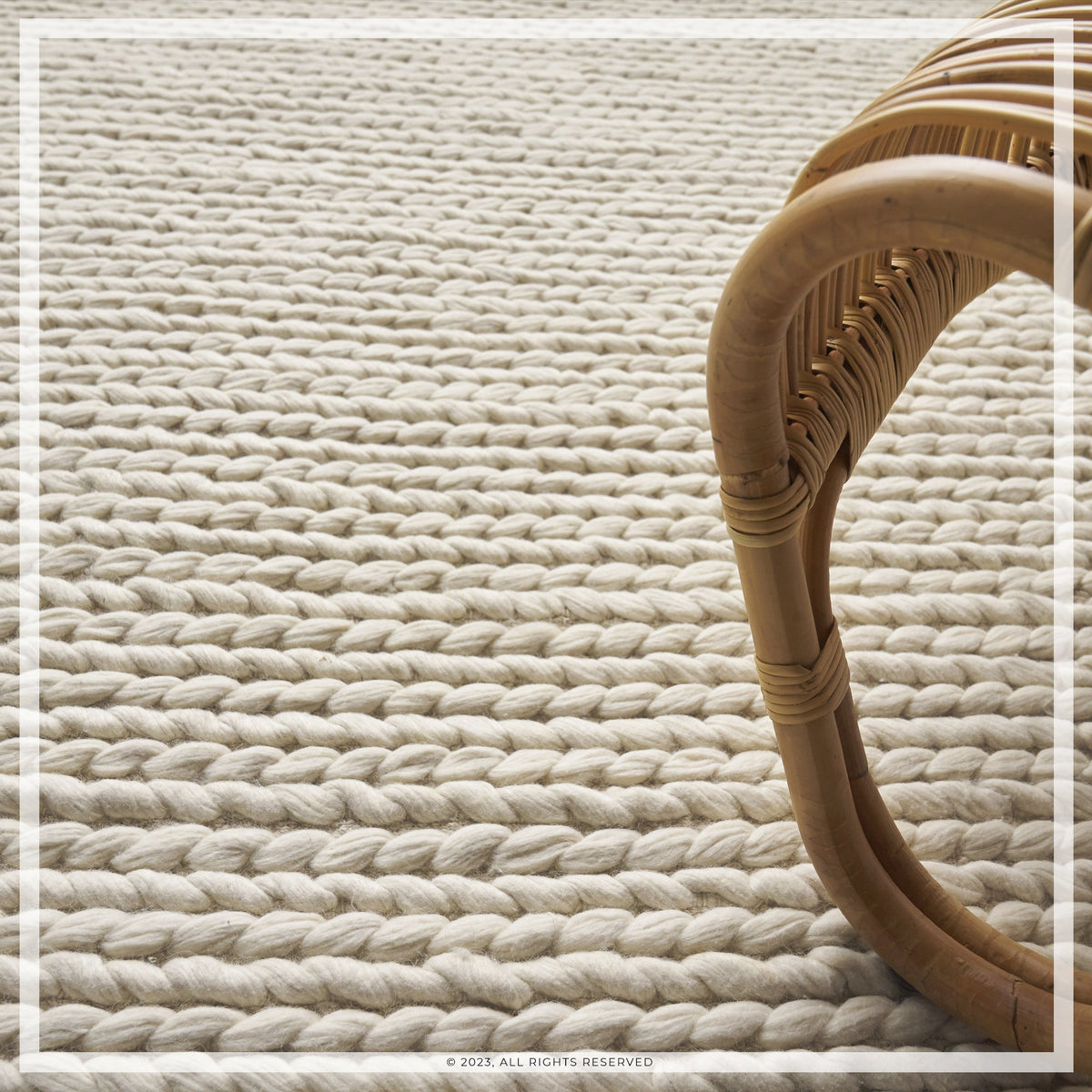 UER0102 Luxury Braided Natural and Synthetic Blend Plush-Pile Rug ...